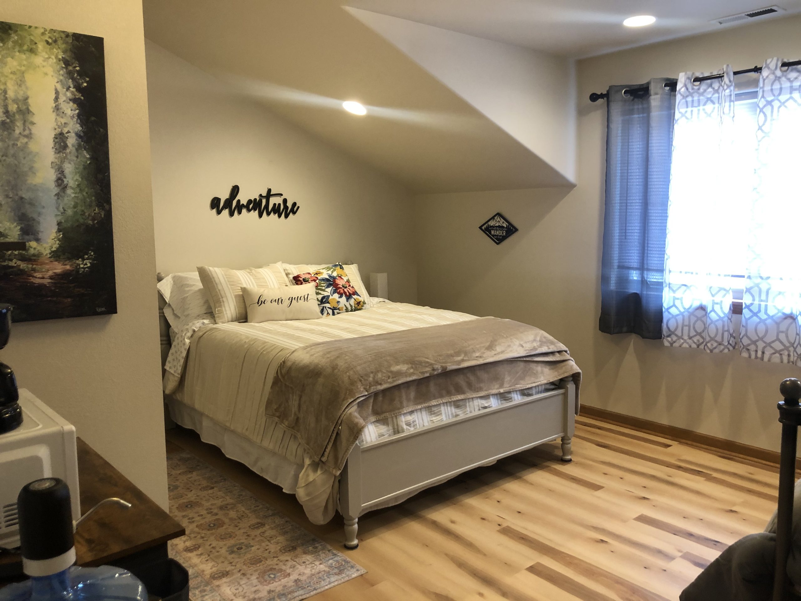 Airbnb Rooms - Tipsy Brush